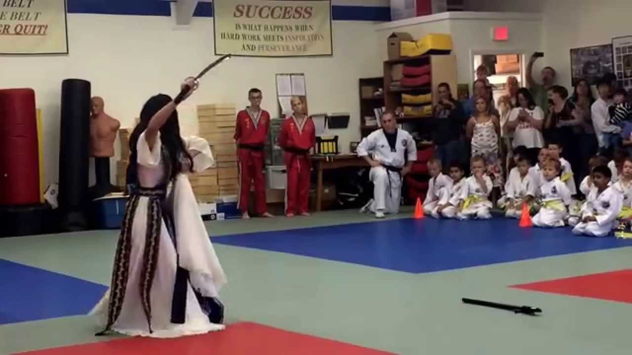 sword dance demonstration @ Pai's Taekwondo - YouTube