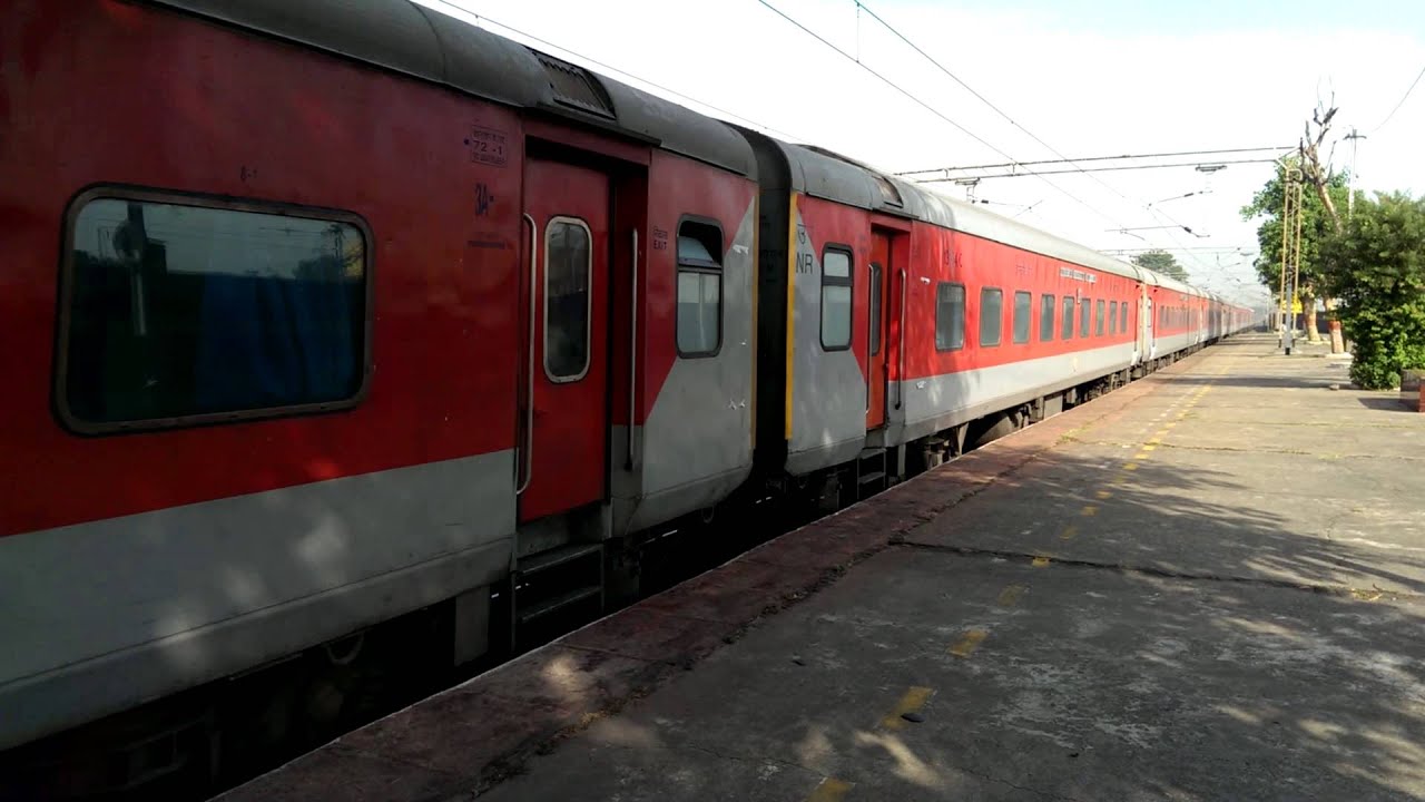 New Delhi Ranchi Rajdhani Express 12454 crossing Patratu - HDR Video ...