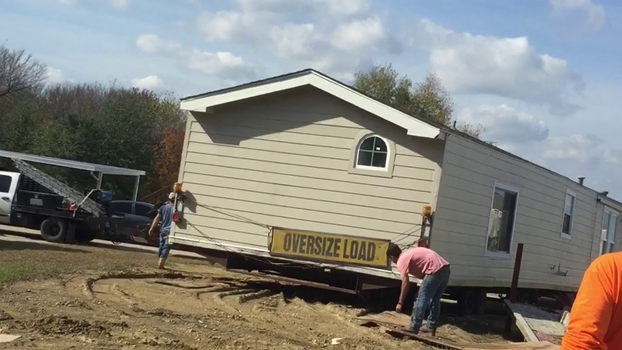 How to move a mobile home 🏠 11/5/2018 🙌🏼🙏🏼💓 - YouTube