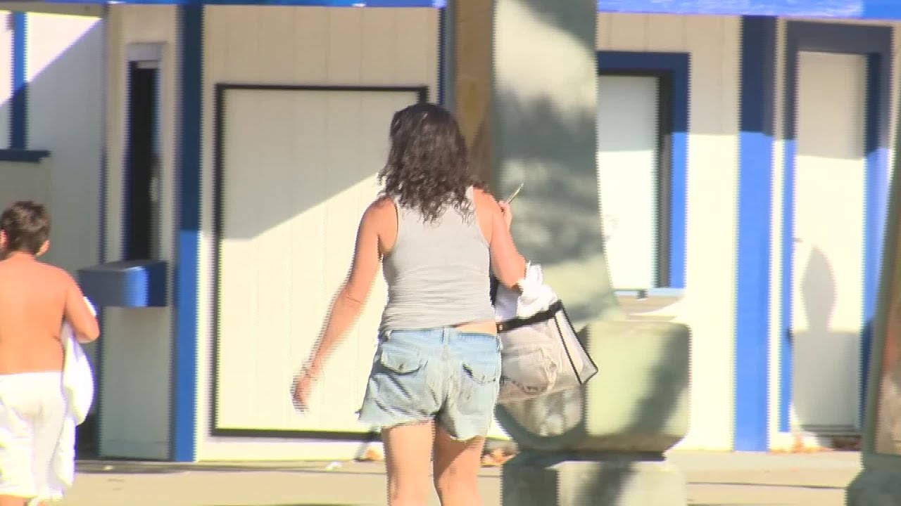 Argument over beach towel sparks 40 person water park fight - YouTube