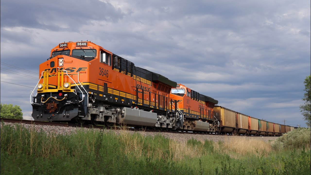 BNSF ET44ACH locomotives, UP grain train on the Pueblo Subdivision and ...