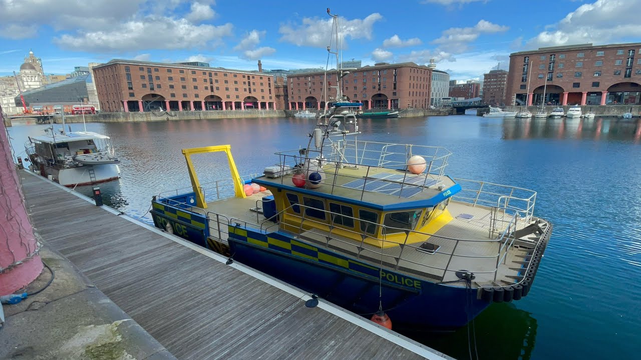 POLICE BOAT ⛴️ IN ALBERT DOCK LIVERPOOL - YouTube