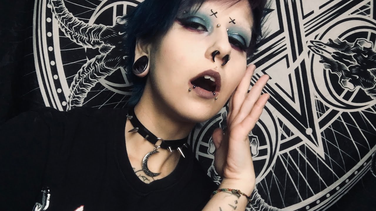 How To Goth Grunge Makeup - YouTube
