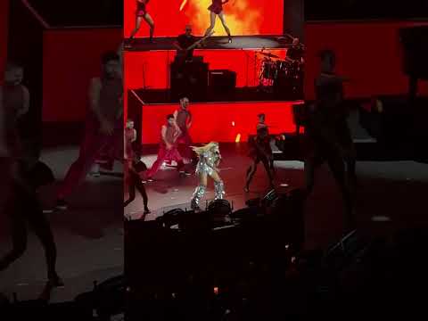 Hadise - Biz Burdayız (4K) (18 Temmuz 2024 - Harbiye)