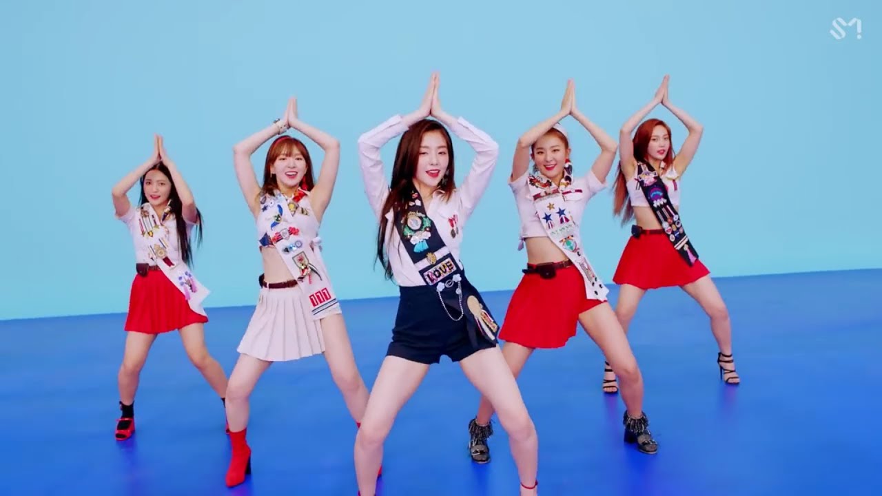 RED VELVET SINGS BA-BANANA BA-BA-BANANA-NANA ft. IYEIYE IYEIYEIYEIYE ...