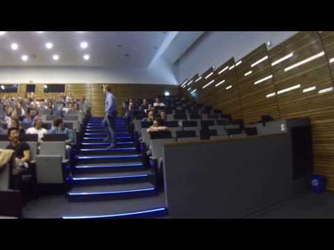 22 Public nu et cape invisibilité