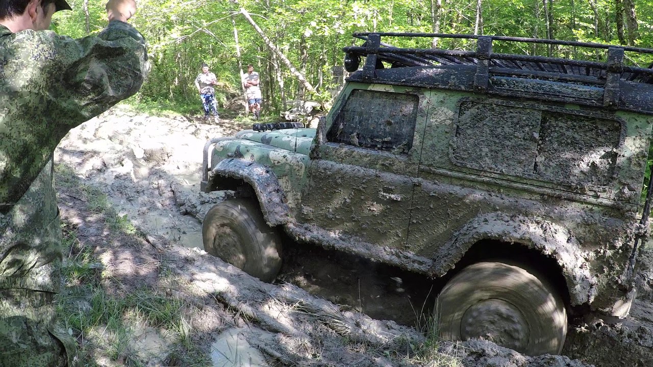 Land rover defender portal axles maxxis trepador 35" - YouTube