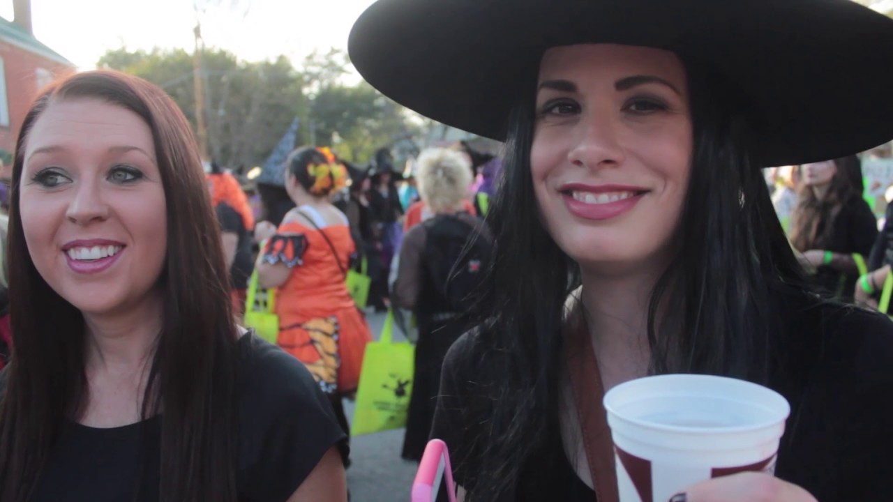 Witch's Night Out 2016, over 4000 witches gather for a fun night out on ...