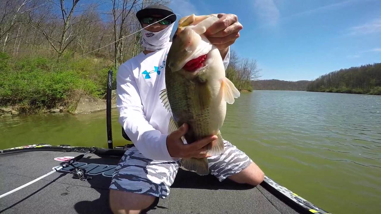 How to Catch Big Bass in the Spring! - YouTube