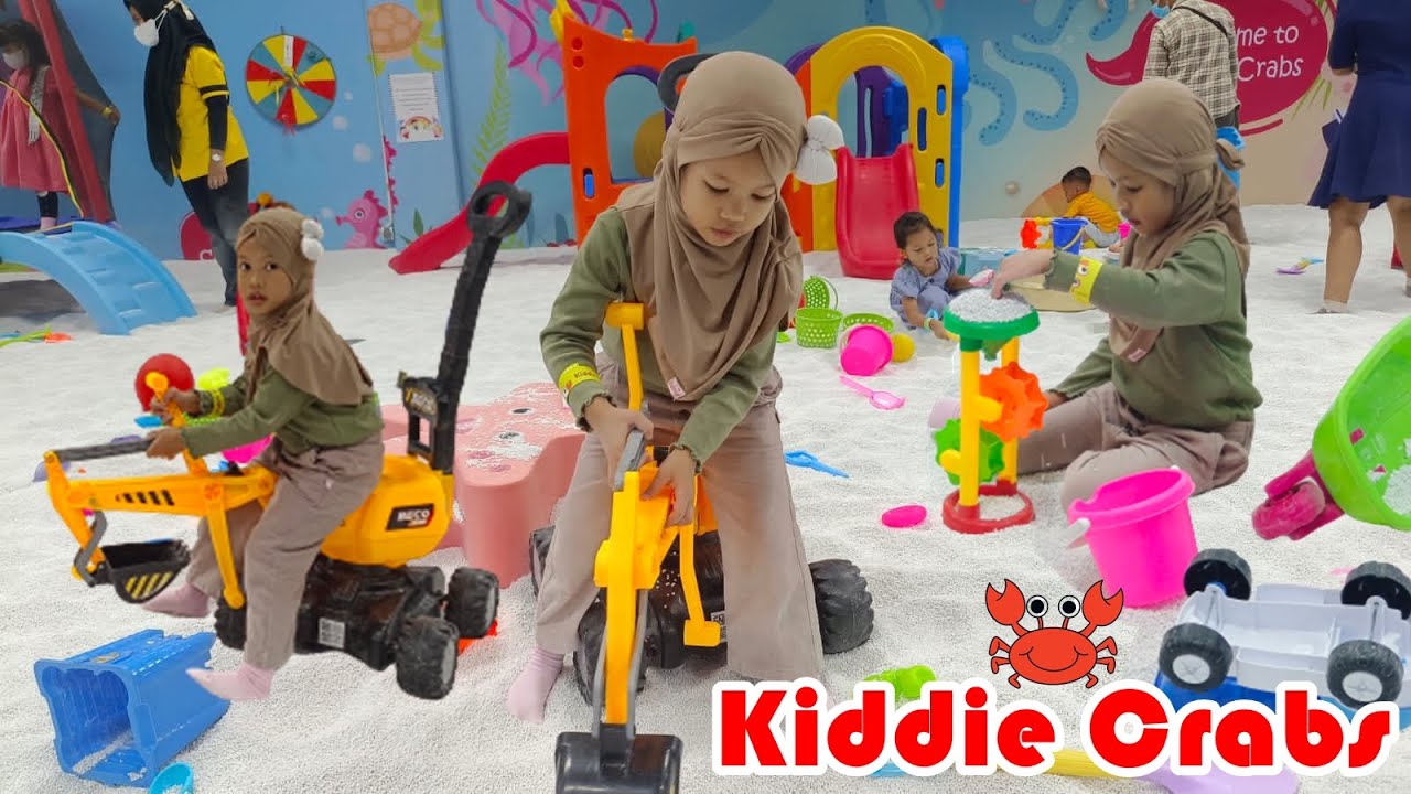 Nayyara main pasir di mall banyak permainannya juga | Kiddie Crabs - YouTube