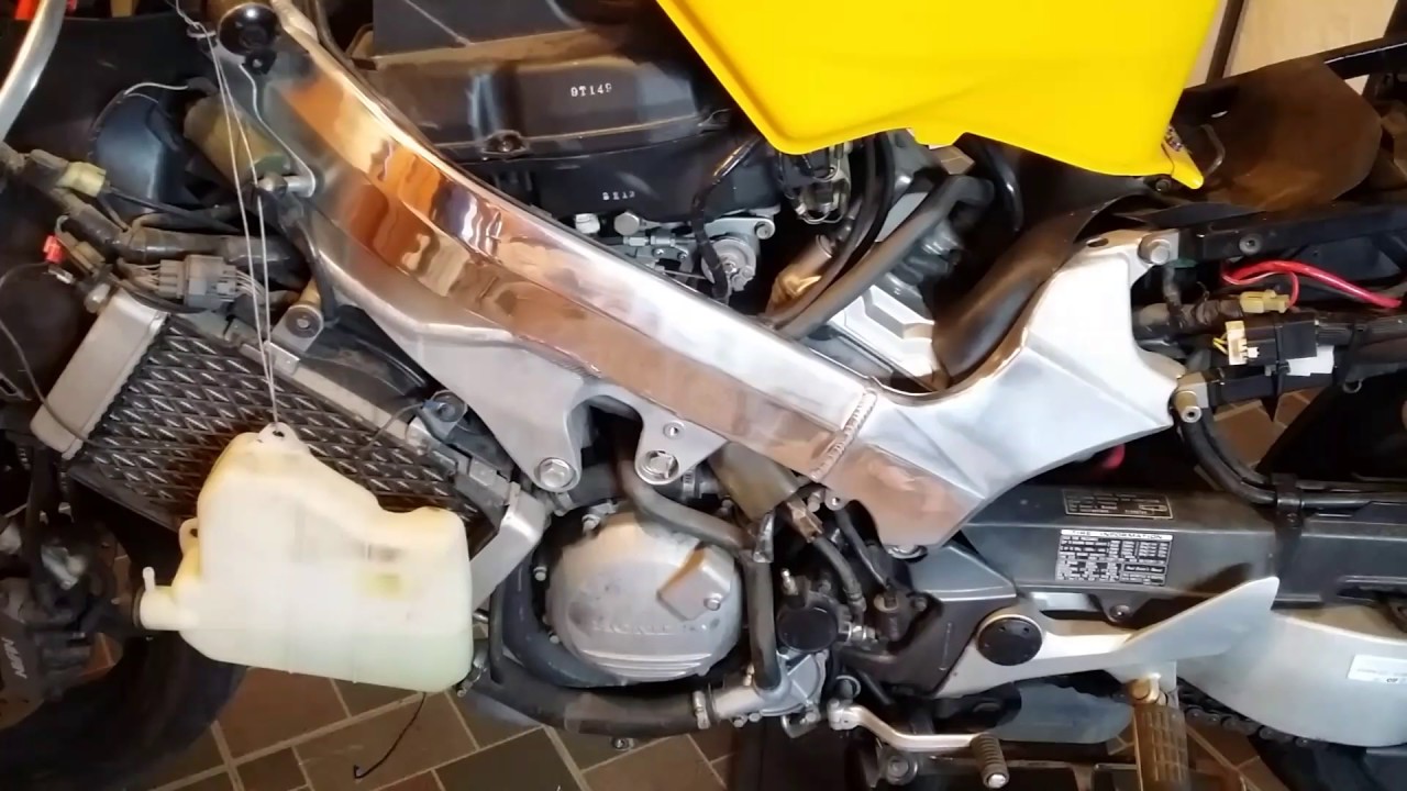 VFR 800 FRAME POLISHING ®ulator installed - YouTube