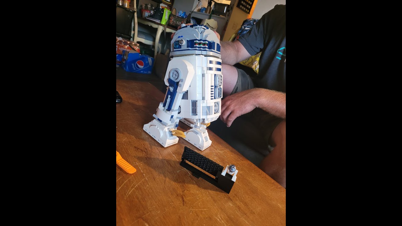RT-D2 Lego Build - YouTube