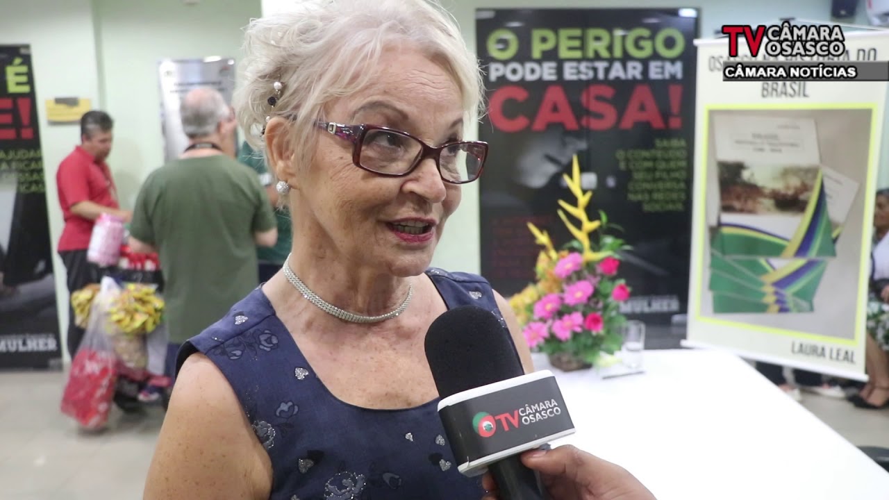 ESCRITORA LAURA LEAL LANÇA LIVRO NA CÂMARA - YouTube
