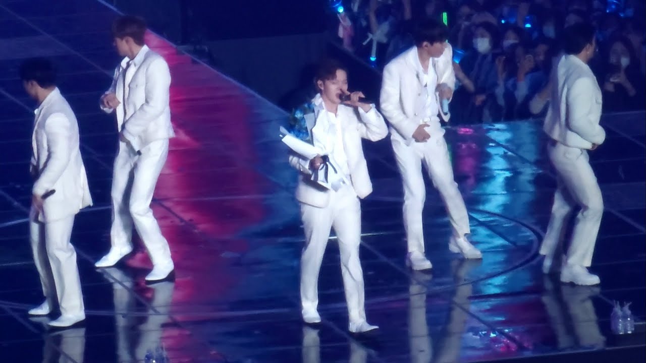 230101 BTOB 10TH ANNIVERSARY CONCERT [Be Together] 비투비 WOW - YouTube
