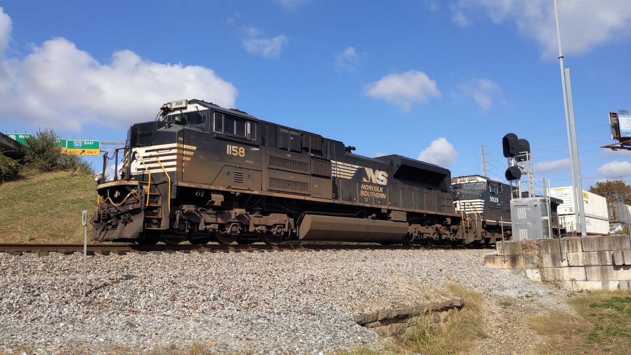 NS 1158 and NS 9928 pull NS I87 through Huntsville, AL - YouTube