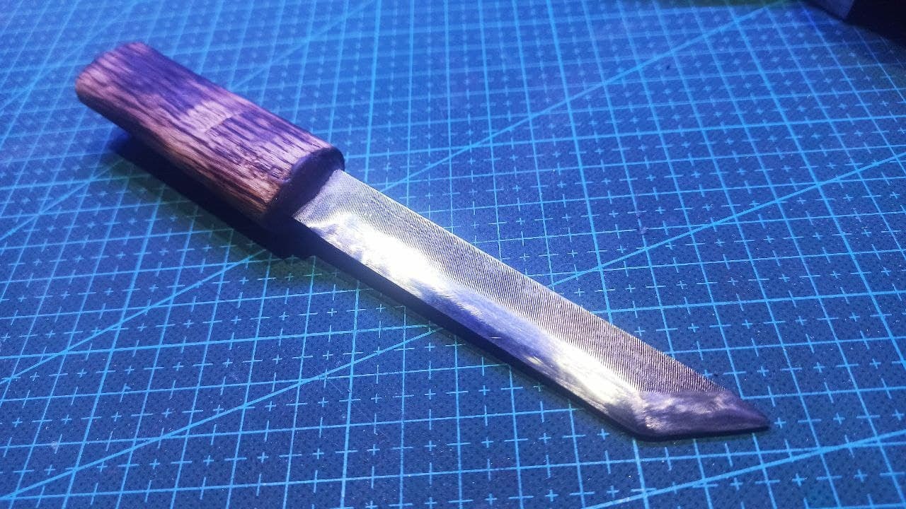 Making a Knife From an Old File Without Tools and a Forge - YouTube