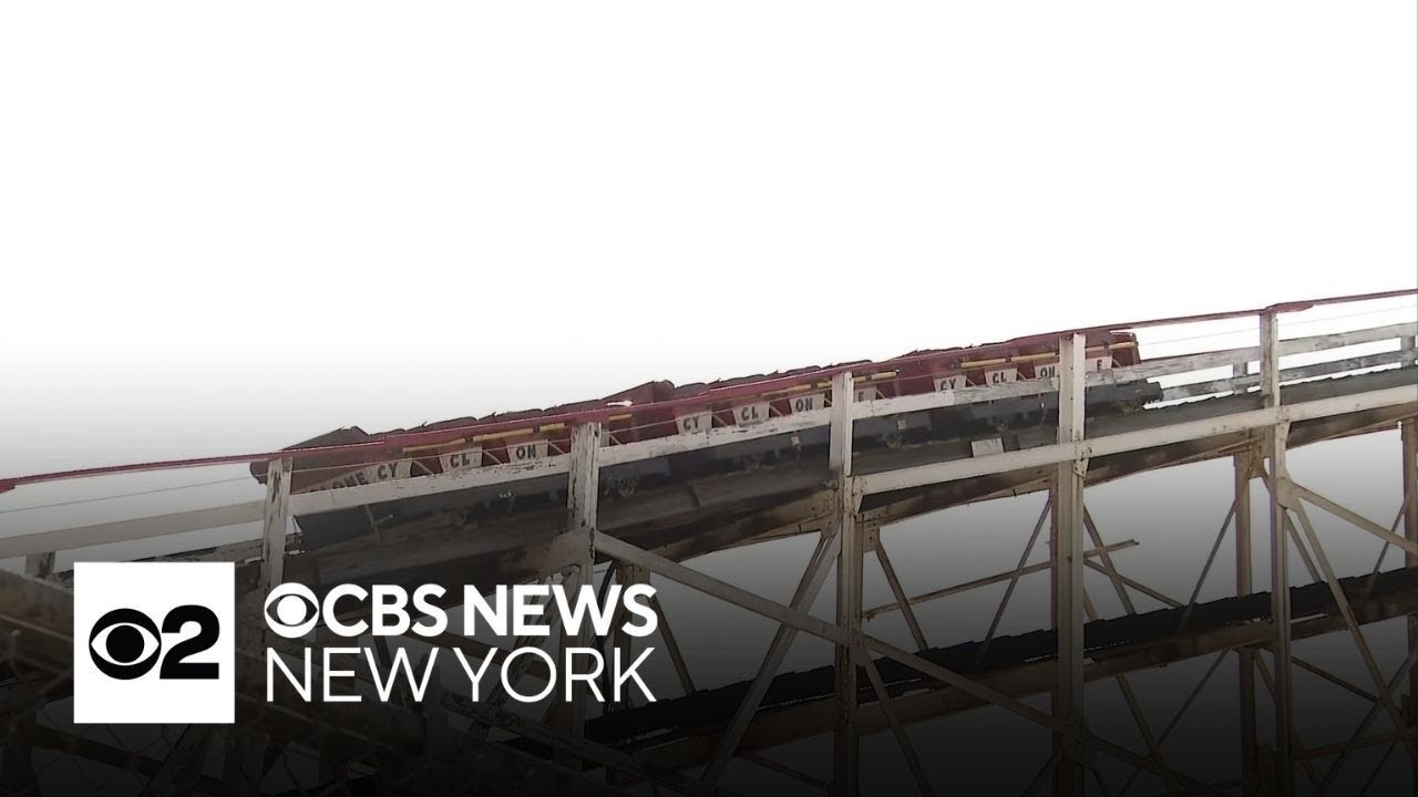 Cyclone roller coaster malfunctions at Coney Island - YouTube