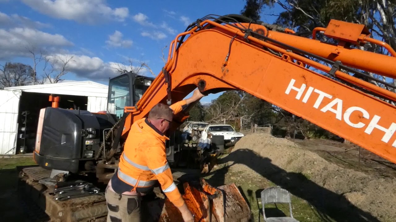 Hitachi Excavator 2 Overhaul & service - YouTube