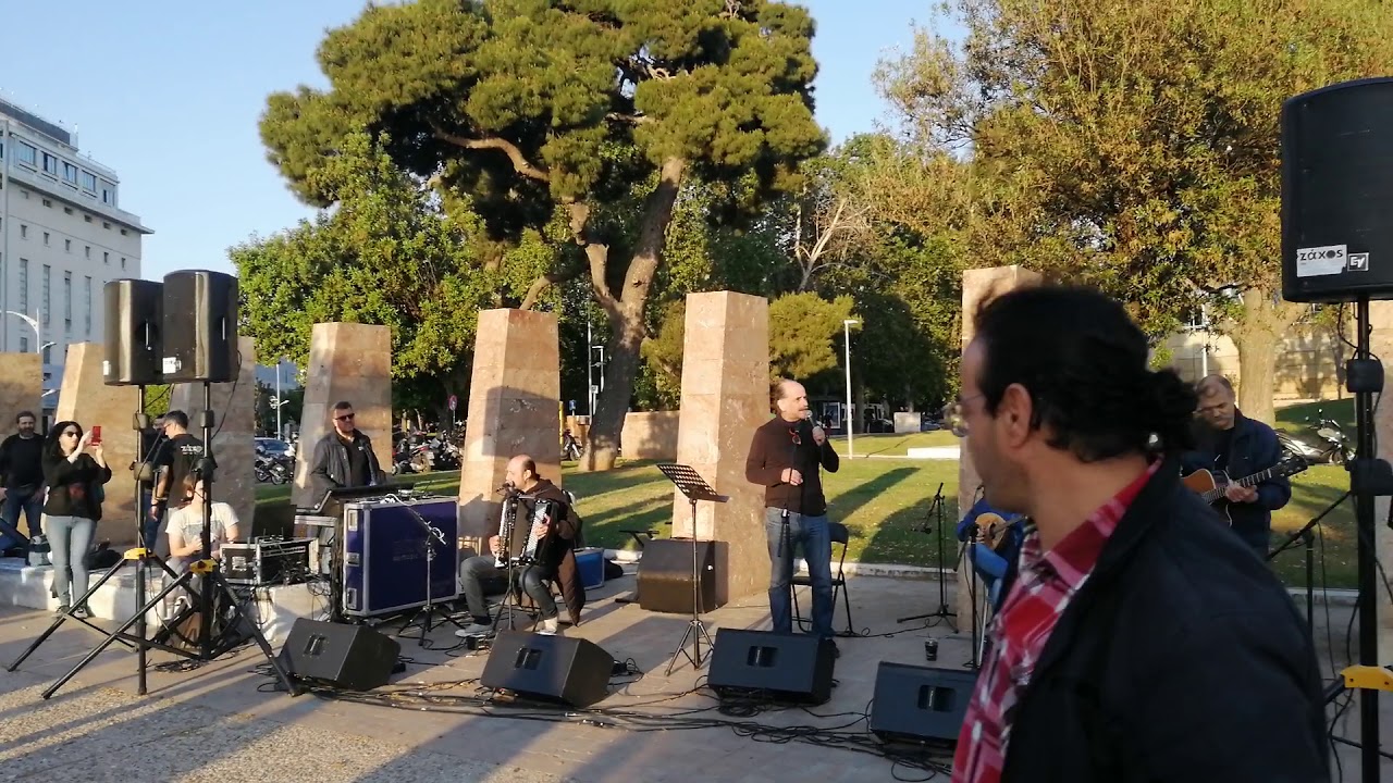 Συναυλία-διαμαρτυρία μουσικών στον Λευκό Πύργο - YouTube