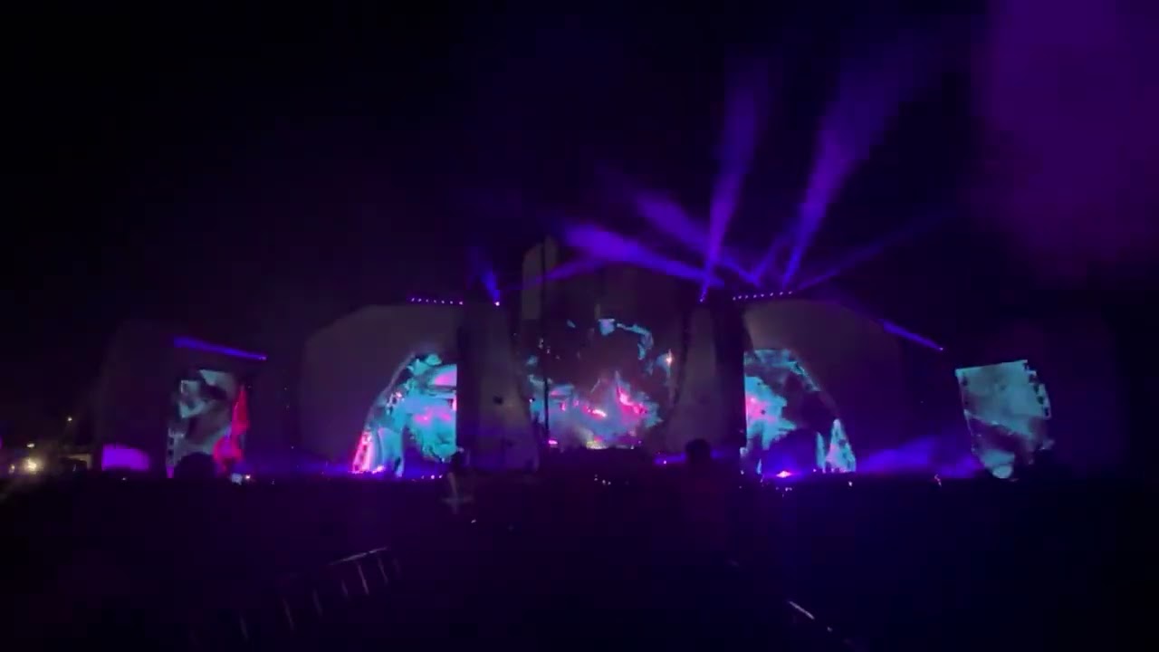 Skrillex & Fred Again - Rumble (PLAYED BY PORTER ROBINSON!!!) - YouTube