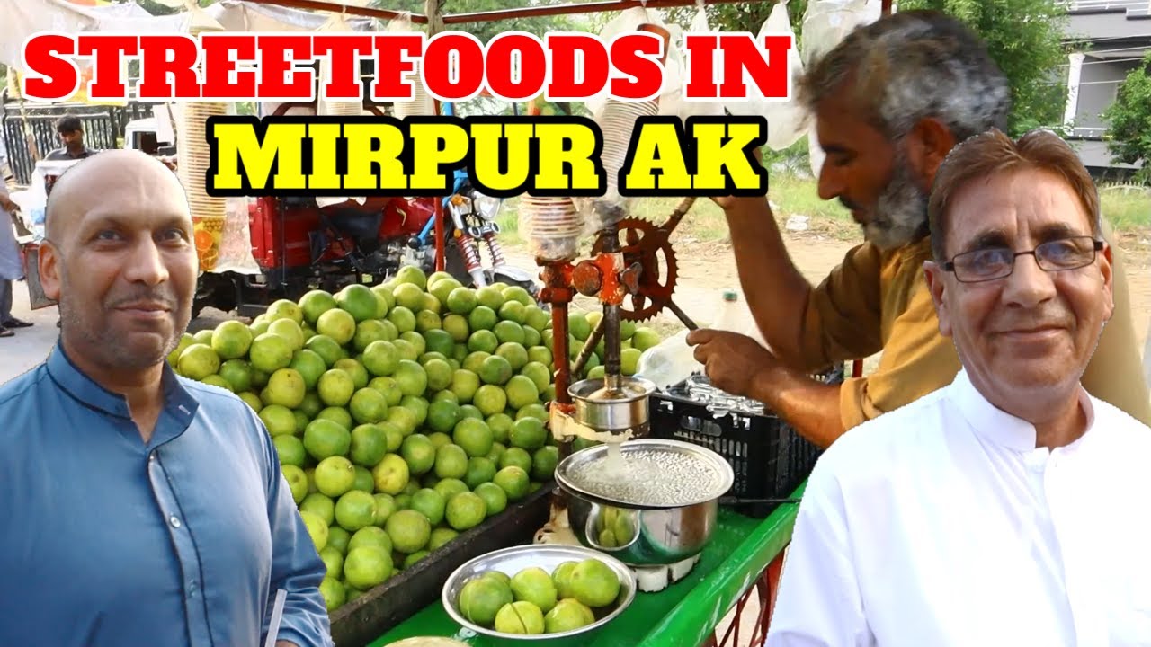 STREETFOODS IN MIRPUR AK tasting this grapefruit juice for the 1st time ...