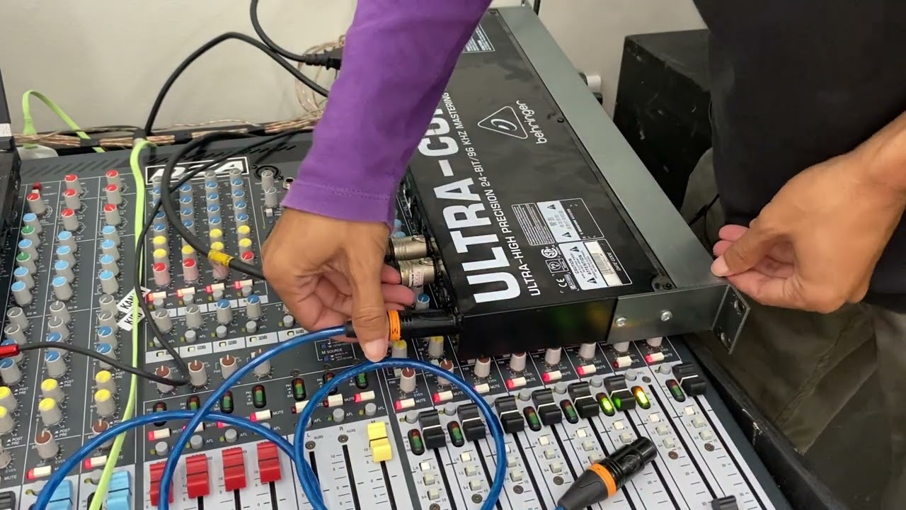 Behringer ultra curve pro - YouTube