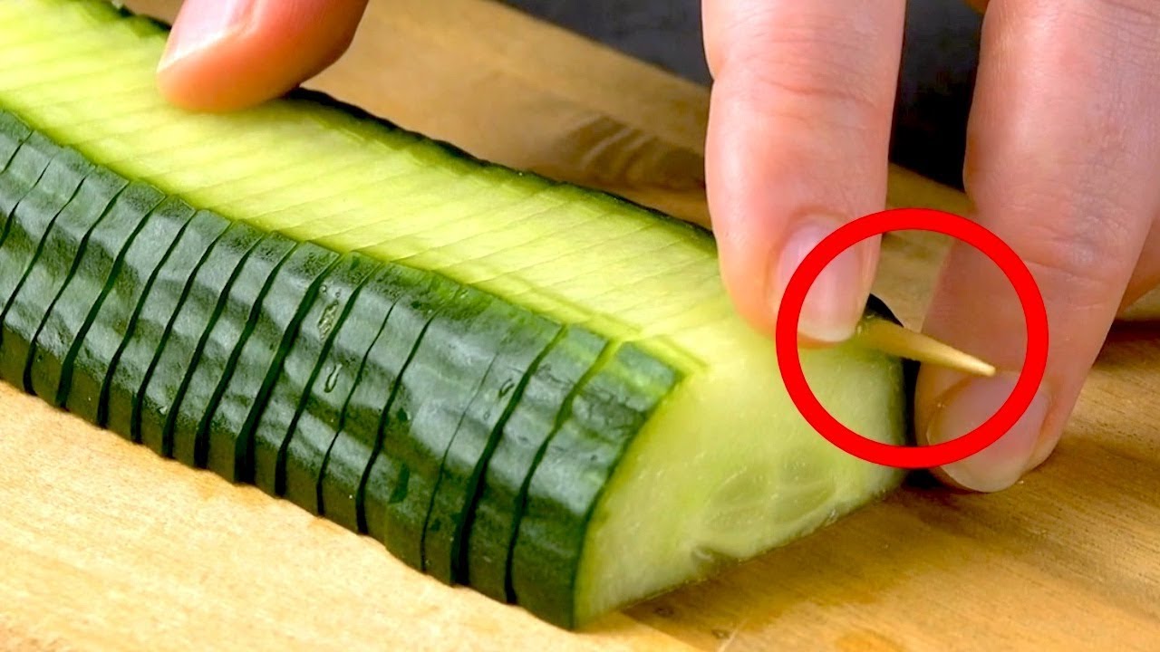 Regardez ce qui arrive quand on souffle dans un concombre - YouTube