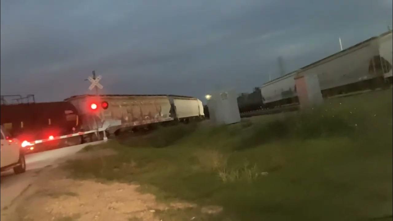 BNSF 6927 WB Leads Manifest Houston,Tx - YouTube