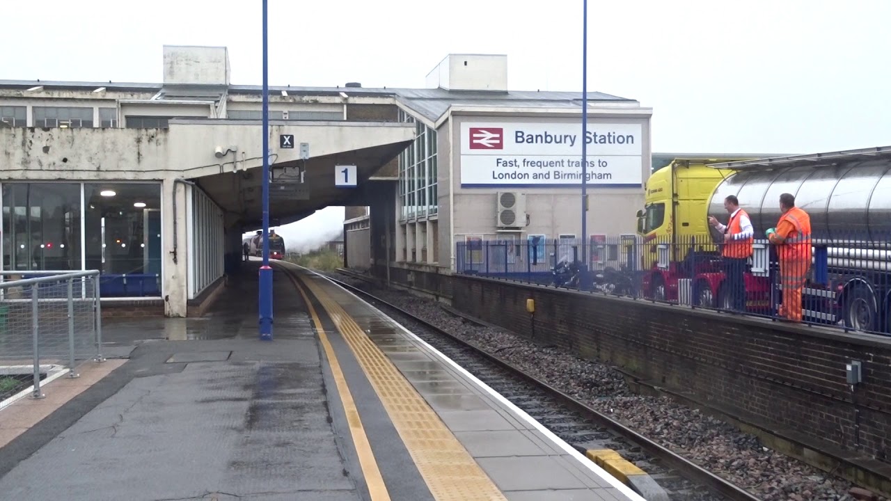 1st video DUCHESS OF SUTHERLAND steam train 6233 coming in banbury ...