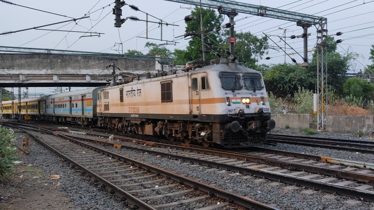 PALLAVAN EXPRESS 12605 CHENNAI EGMORE - KARAIKUDI SUPER FAST DEPARTURE ...