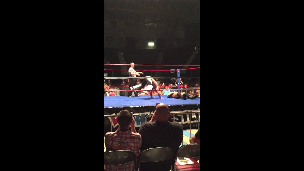 Scotty 2 Hotty live doing the worm!!! - YouTube