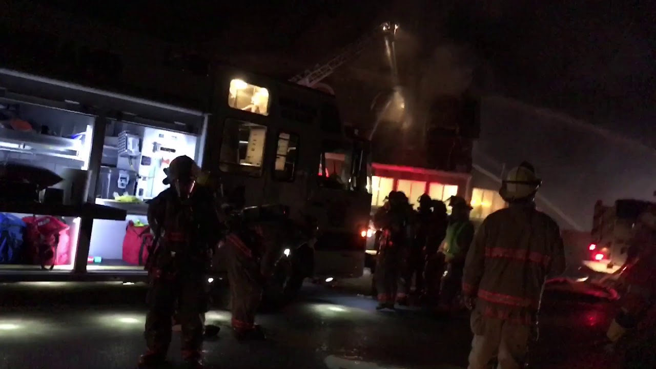 Travel lodge on fire Wasaga Beach - YouTube
