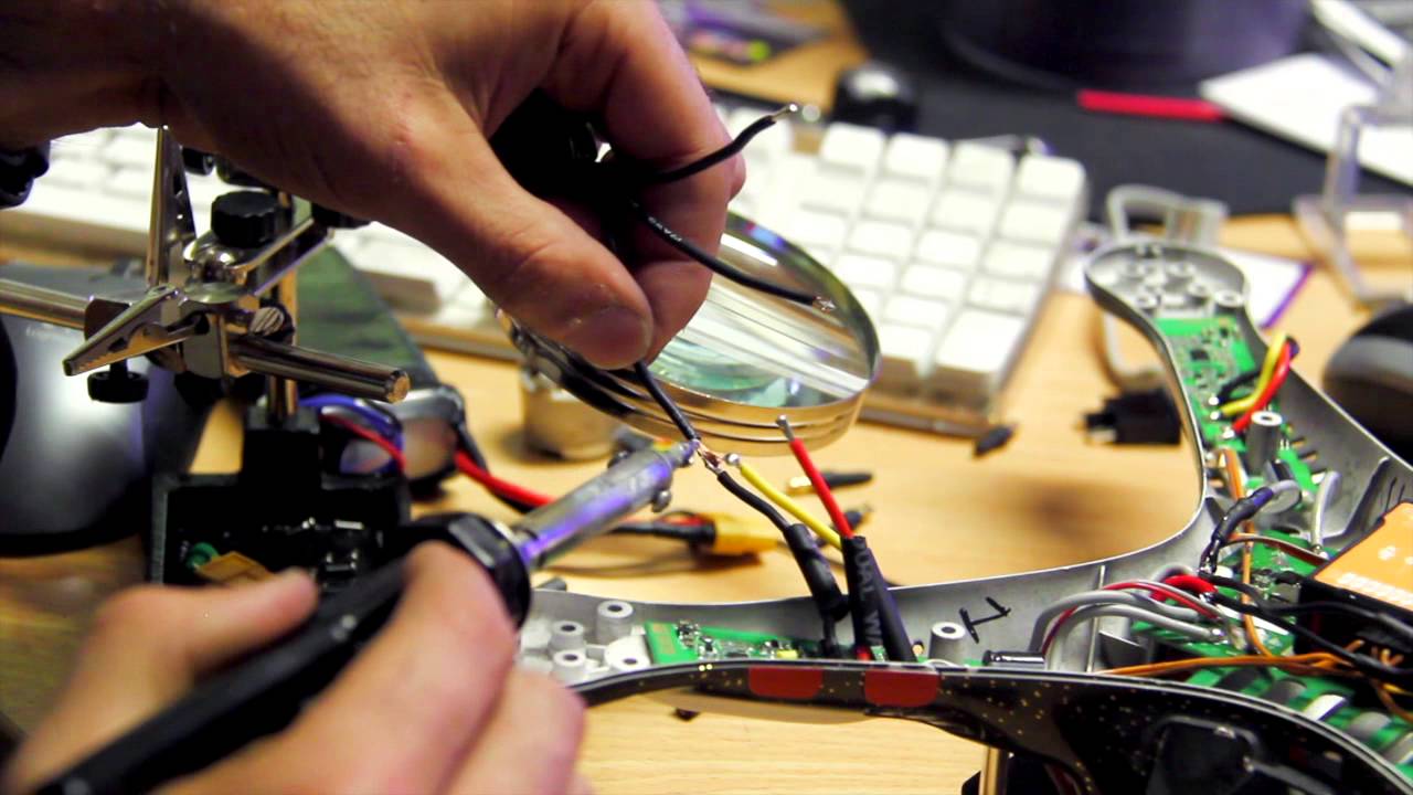 How to install new motors in a DJI Phantom - YouTube