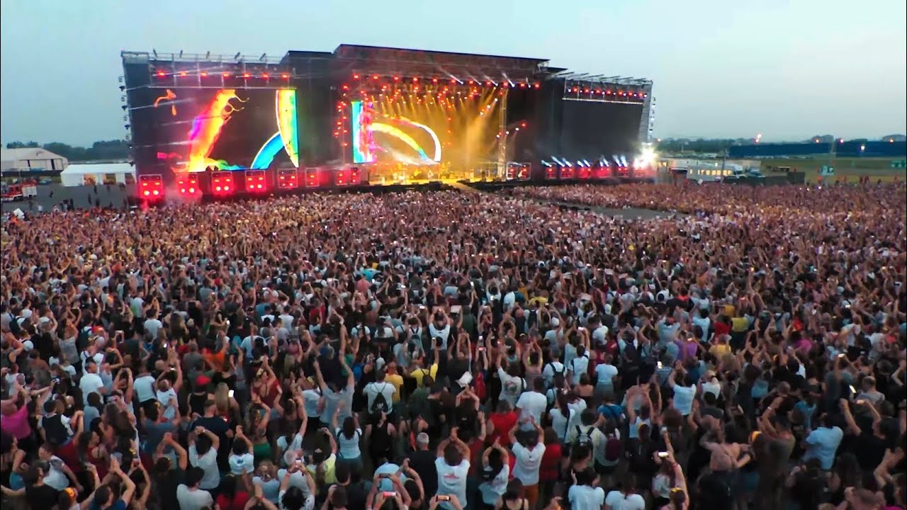 Ligabue - Documentario Campovolo 2022 @ RCF Arena Reggio Emilia - YouTube