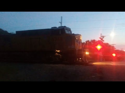 UP #6748(John W. Givens Plaque unit) leads EB M-EGLI to Livonia, Louisiana!! - YouTube