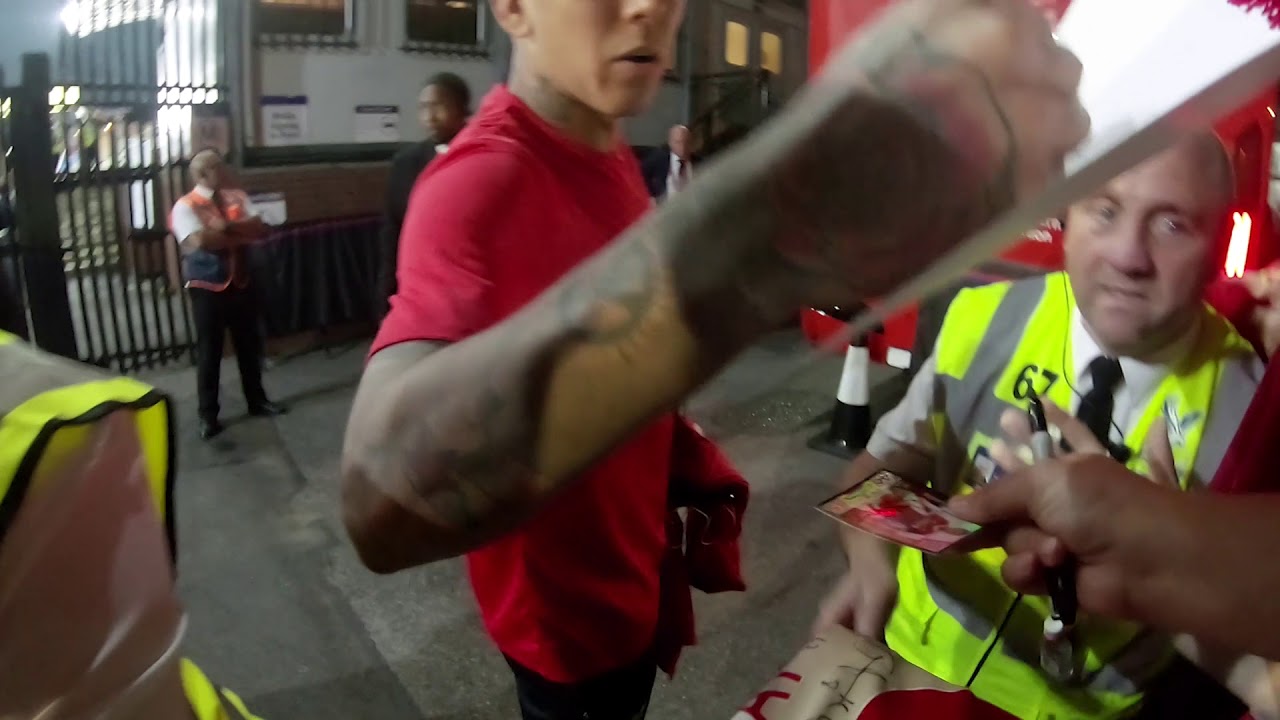 LIVERPOOL FC PLAYERS SIGN AUTOGRAPHS FOR US AFTER PALACE MATCH 20/08/19 ...