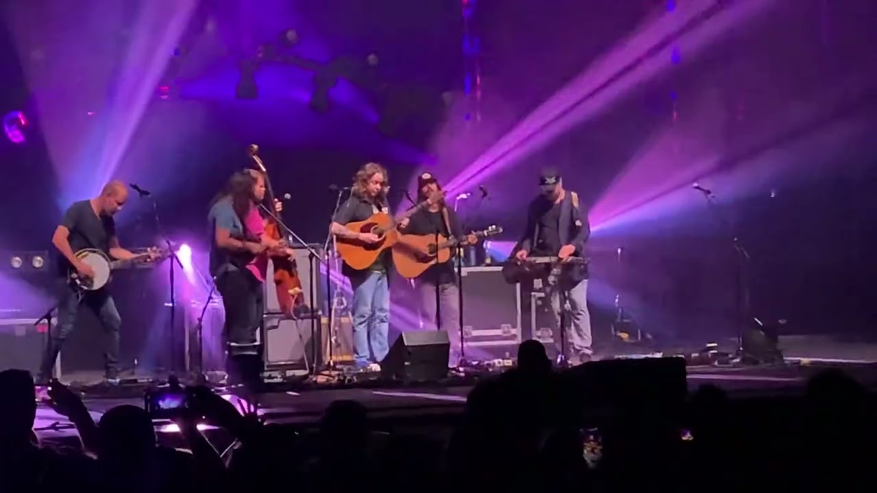 Billy Strings showing off - YouTube