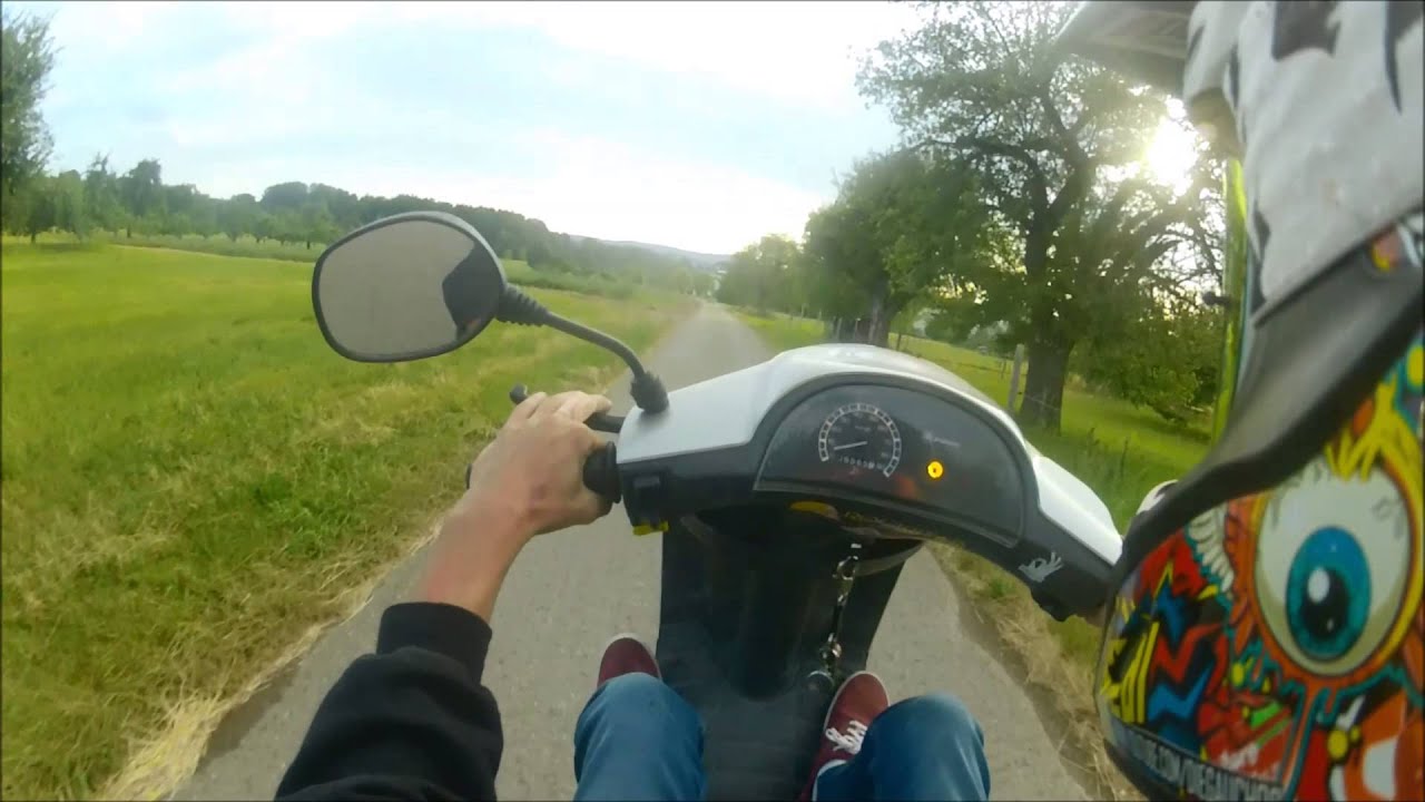Wheelie Piaggio Zip SSL25 - YouTube