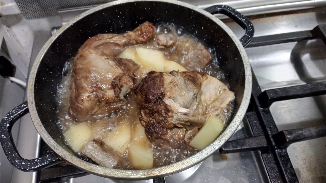 LAHAM, CHICKEN TINULA WITH POTATOES 🥔 😂 My #pachamba recipe. @MENHALLY ...