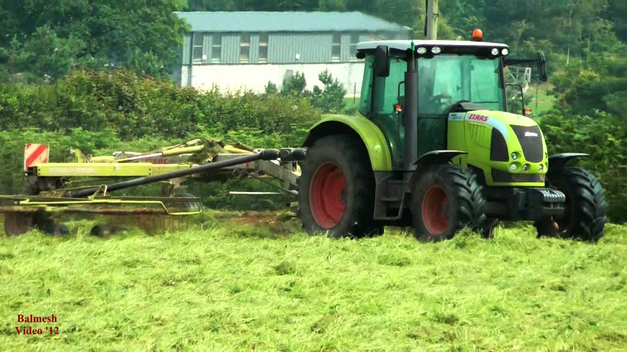 Silaging in 2012 - Raking the Second Cut. - YouTube