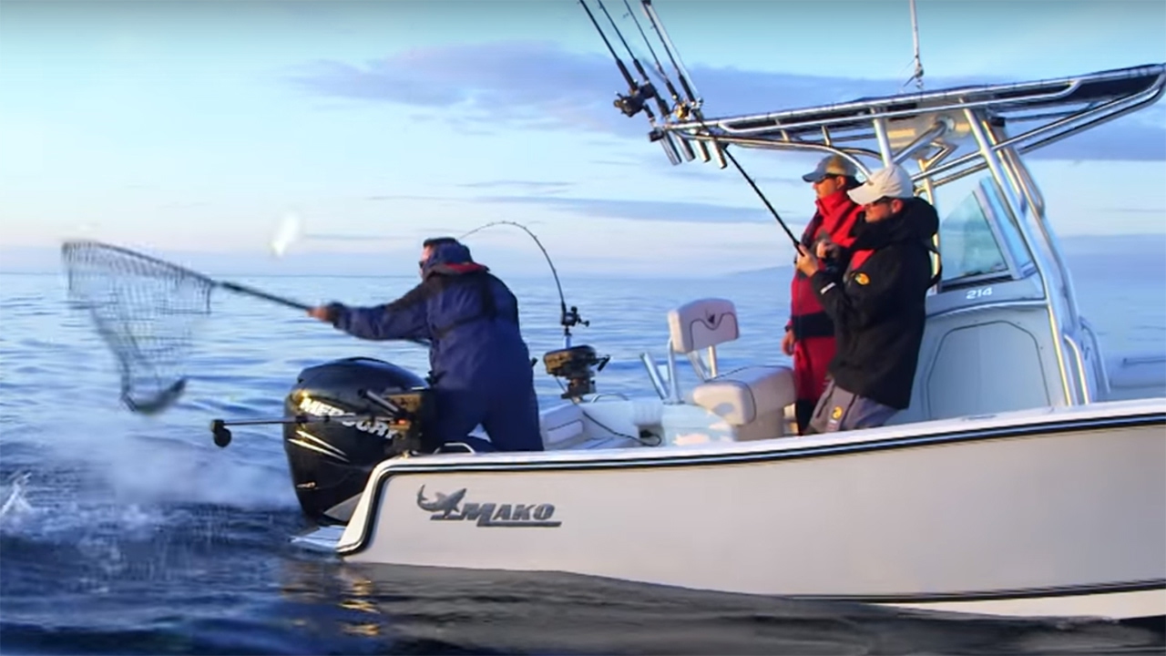 MAKO Boats: 214 CC Offshore Fishing Boat - YouTube