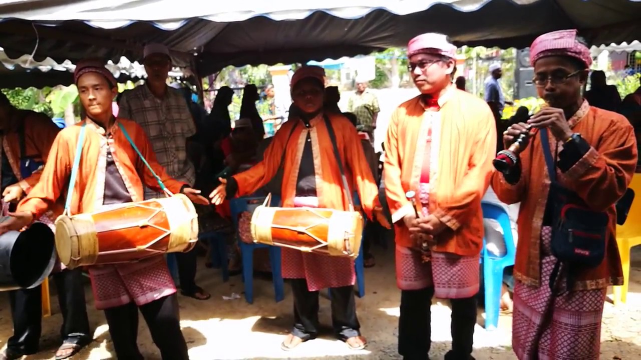 Perarakan Gendang SIlat di Felcra Tualak - YouTube