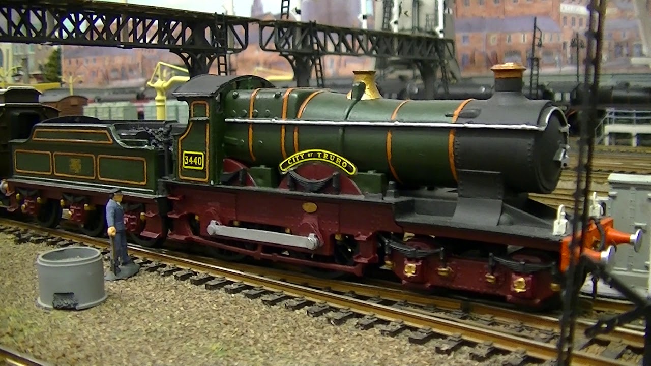 Kitmaster/Dapol 'Deltic' - YouTube