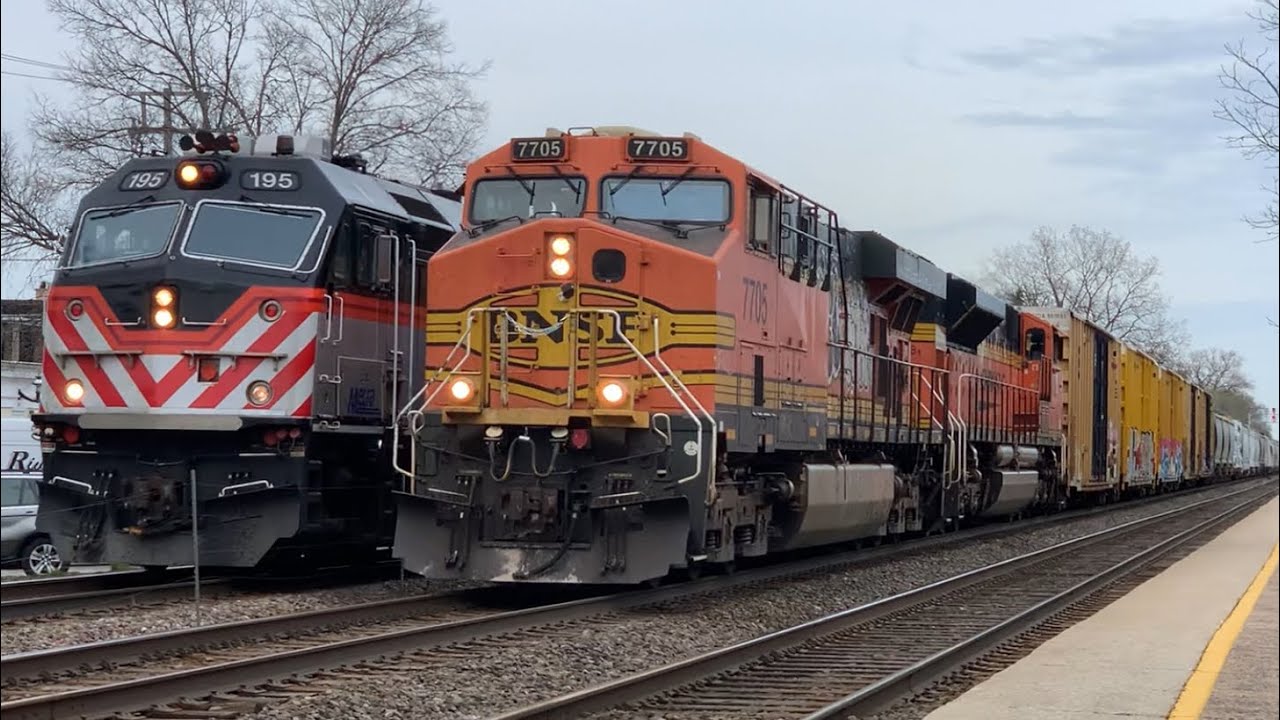 Metra BNSF Train 1273 and BNSF Manifest race down Riverside Metra ...