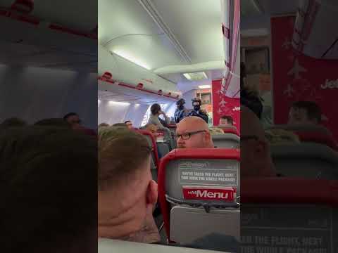 Antalya uçağında bomba şakası pahalıya patladı: Özel Kuvvetler uçağa girip indirdi!