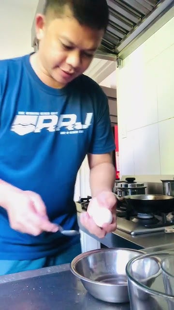Manong chef cooking scramble egg || #viral #scrambledegg #food #recipe #shorts - YouTube
