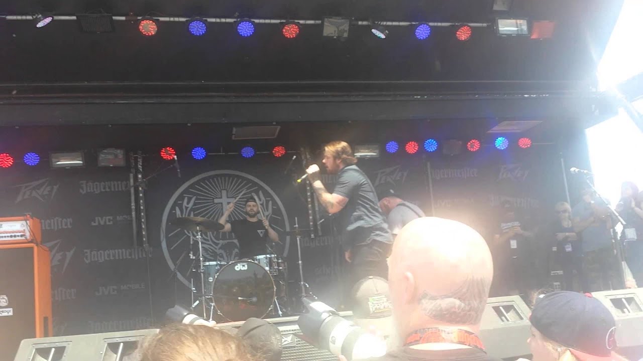 Relapsing - beartooth LIVE - YouTube