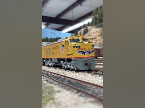 UP 5 Arrived At Clarke Center In SAMRA#texas #sanantonio #modeltrains #hoscale #funrun # ...