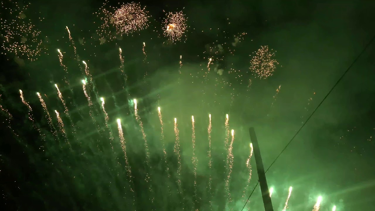 400 shot firework - YouTube