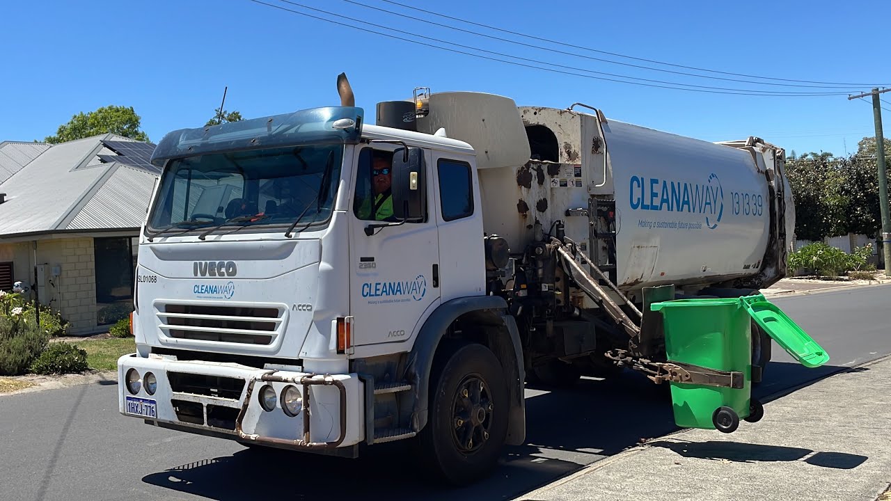 SL01068’s final goodbye - The first white E4 to go - YouTube